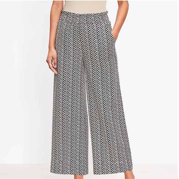 LOFT | Pants & Jumpsuits | Loft Pull On Wide Leg Pants In Chevron Linen ...